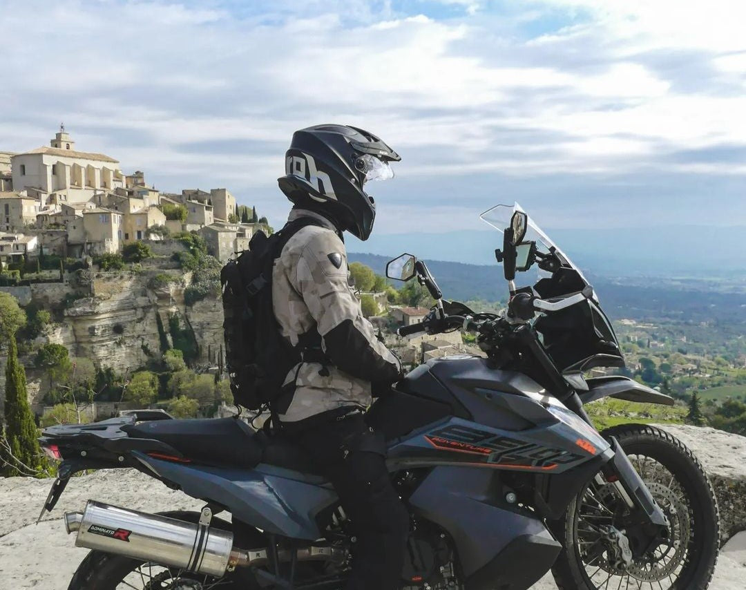 Airoh Commander: Combining Touring Abilities with Adventure Prowess